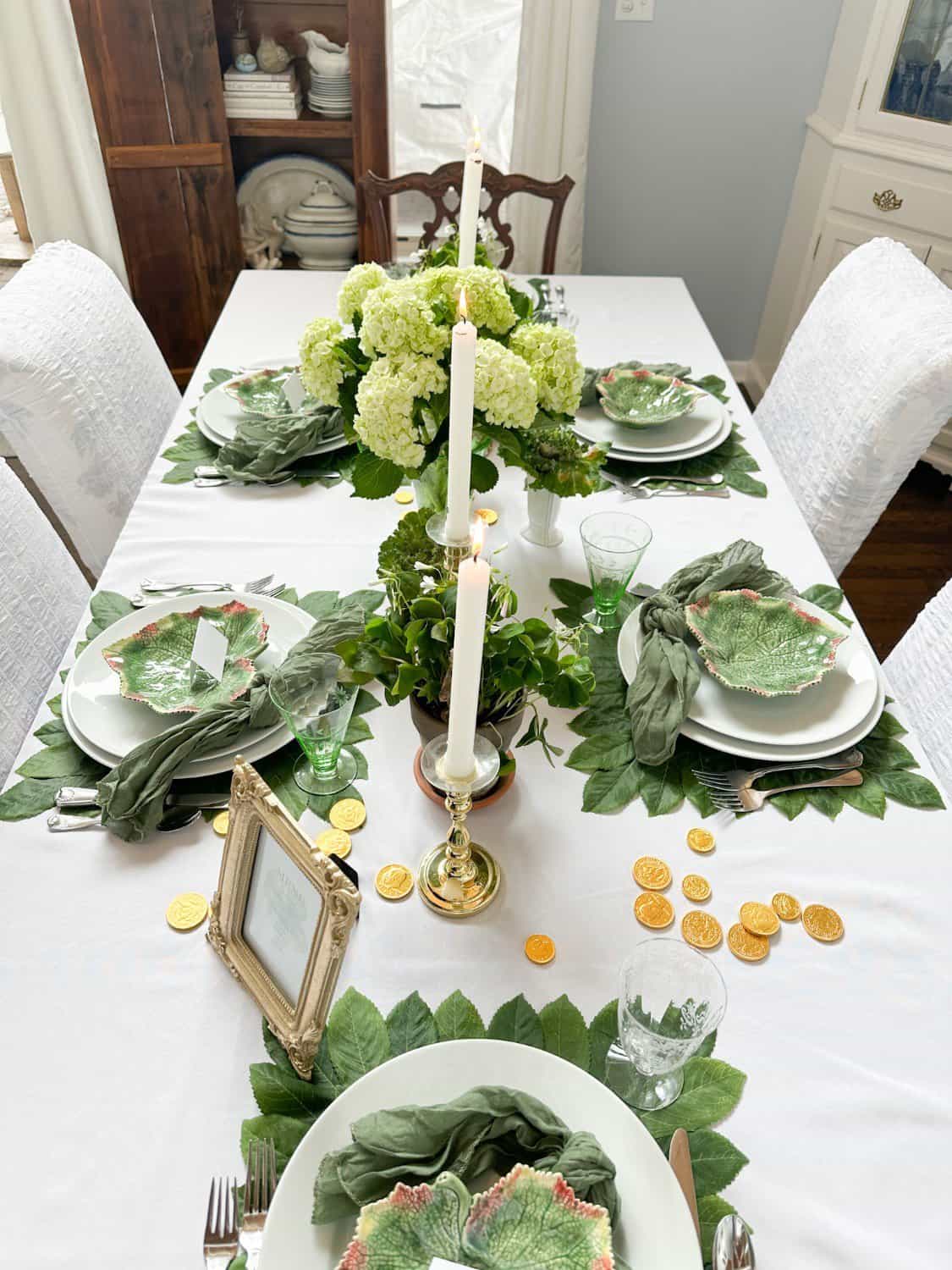 Simple St. Patrick's Day Table Setting Ideas (Beautiful & Easy to Copy ...